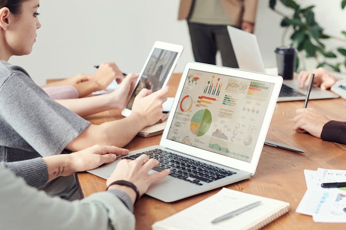 Supply Chain Bottlenecks: Causes, Examples, Challanges & Solutions