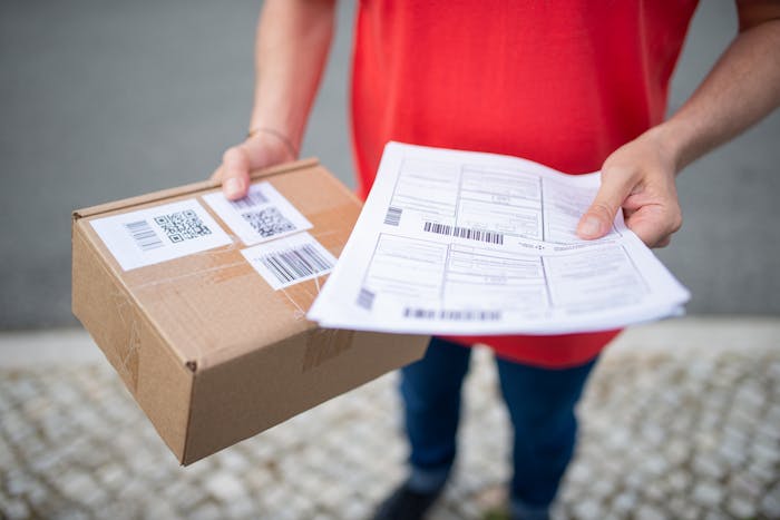 Universal Parcel Tracking: How to Track Parcels in 2025
