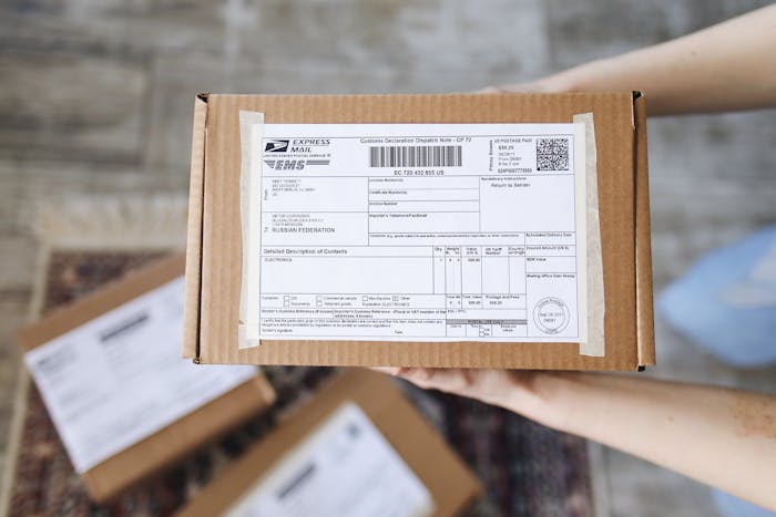 Universal Parcel Tracking: How to Track Parcels in 2025